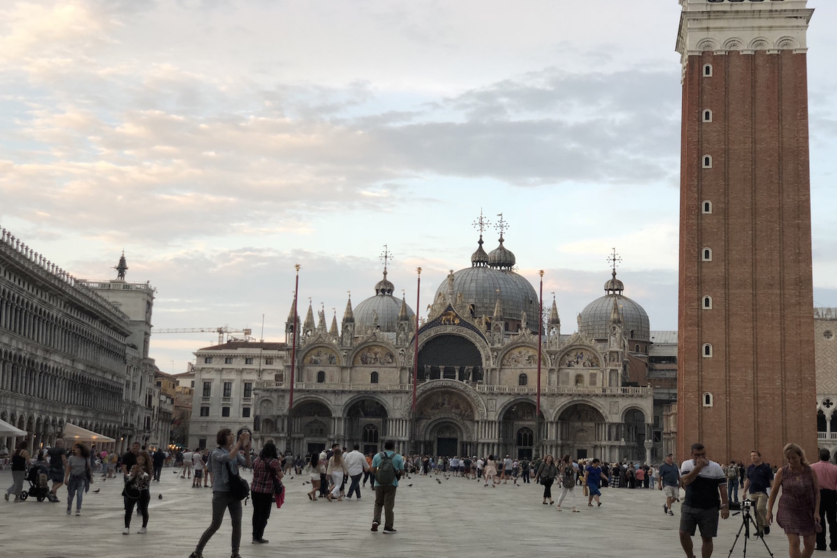 Private Venice Ghost Tour with Gondola Ride - LivTours