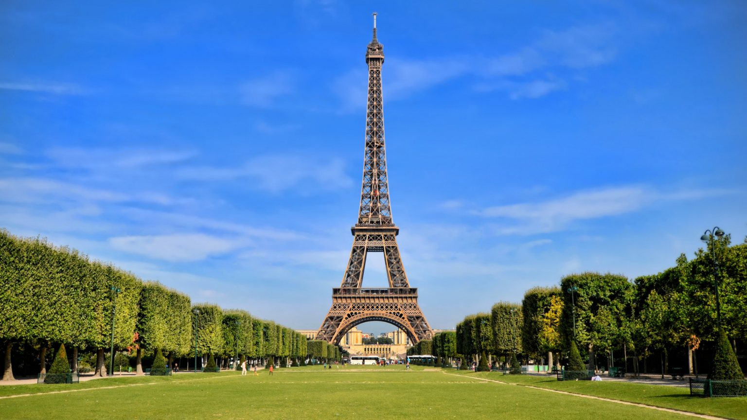 Questions visitors ask about the Eiffel Tower - LivTours