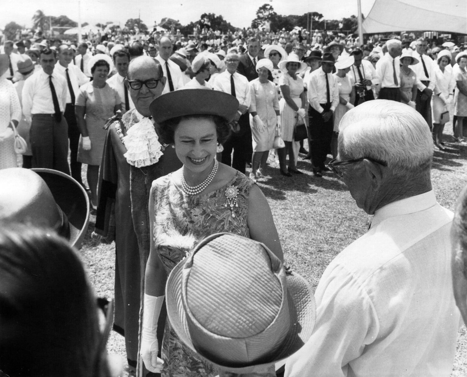 Why was Queen Elizabeth II so loved by the world? - LivTours